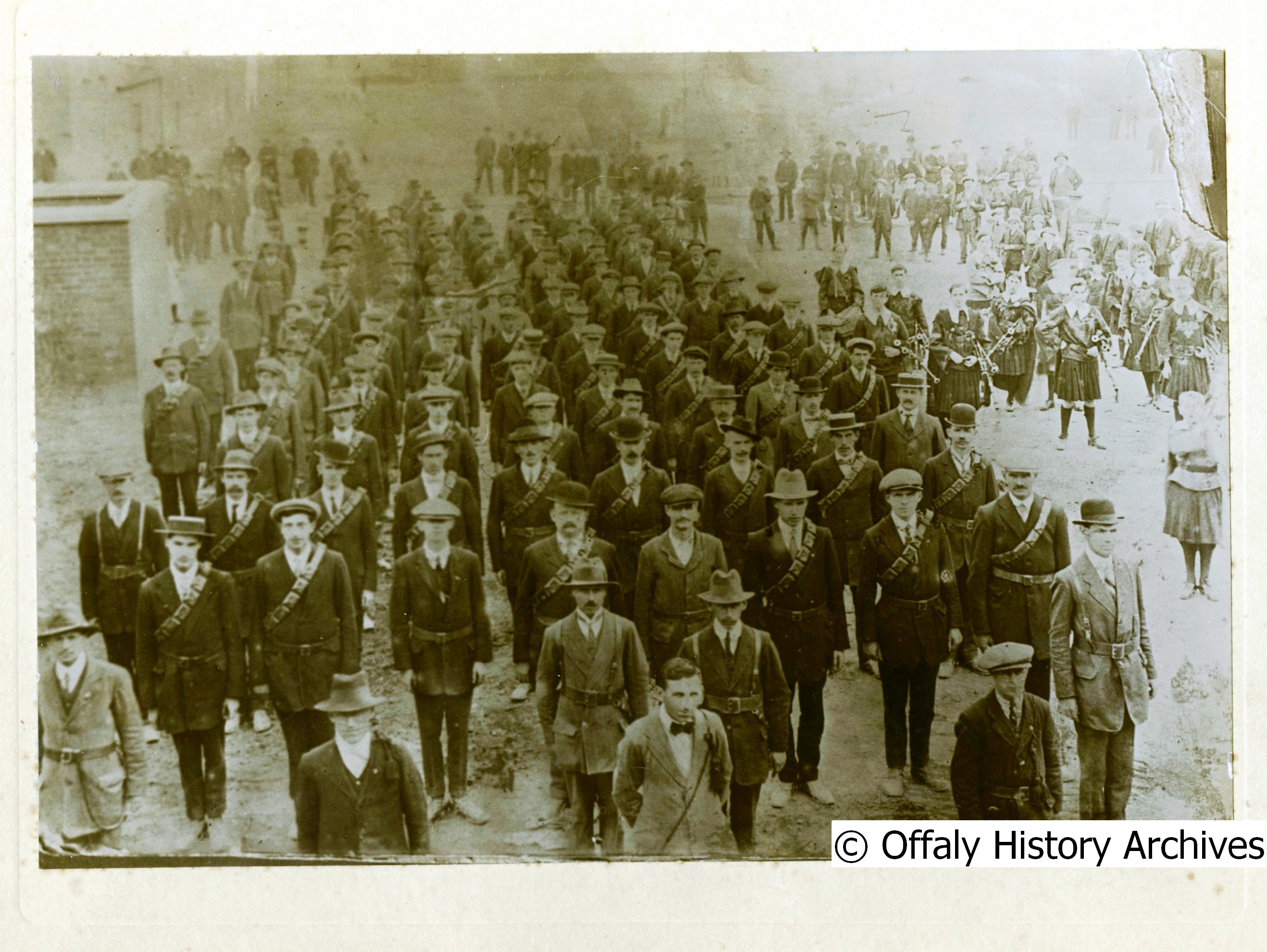 Photograph of Irish Volunteers, Tullamore, 1914 - Offaly Archives